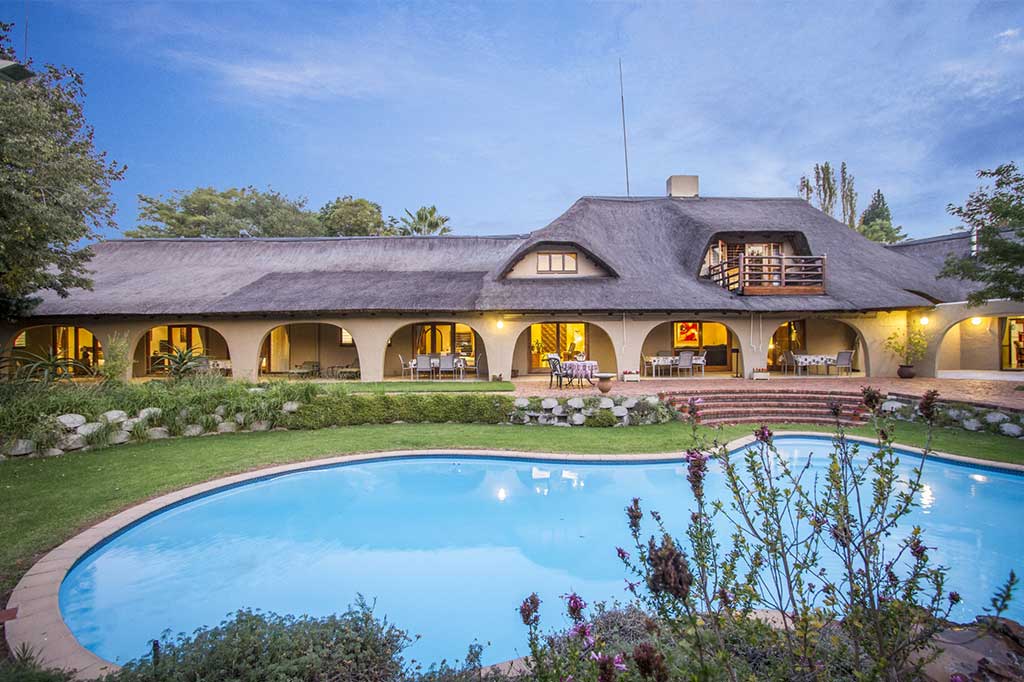 » Tladi Lodge Hotel » Kuphumla Nathi » ‘with us you are going to rest’